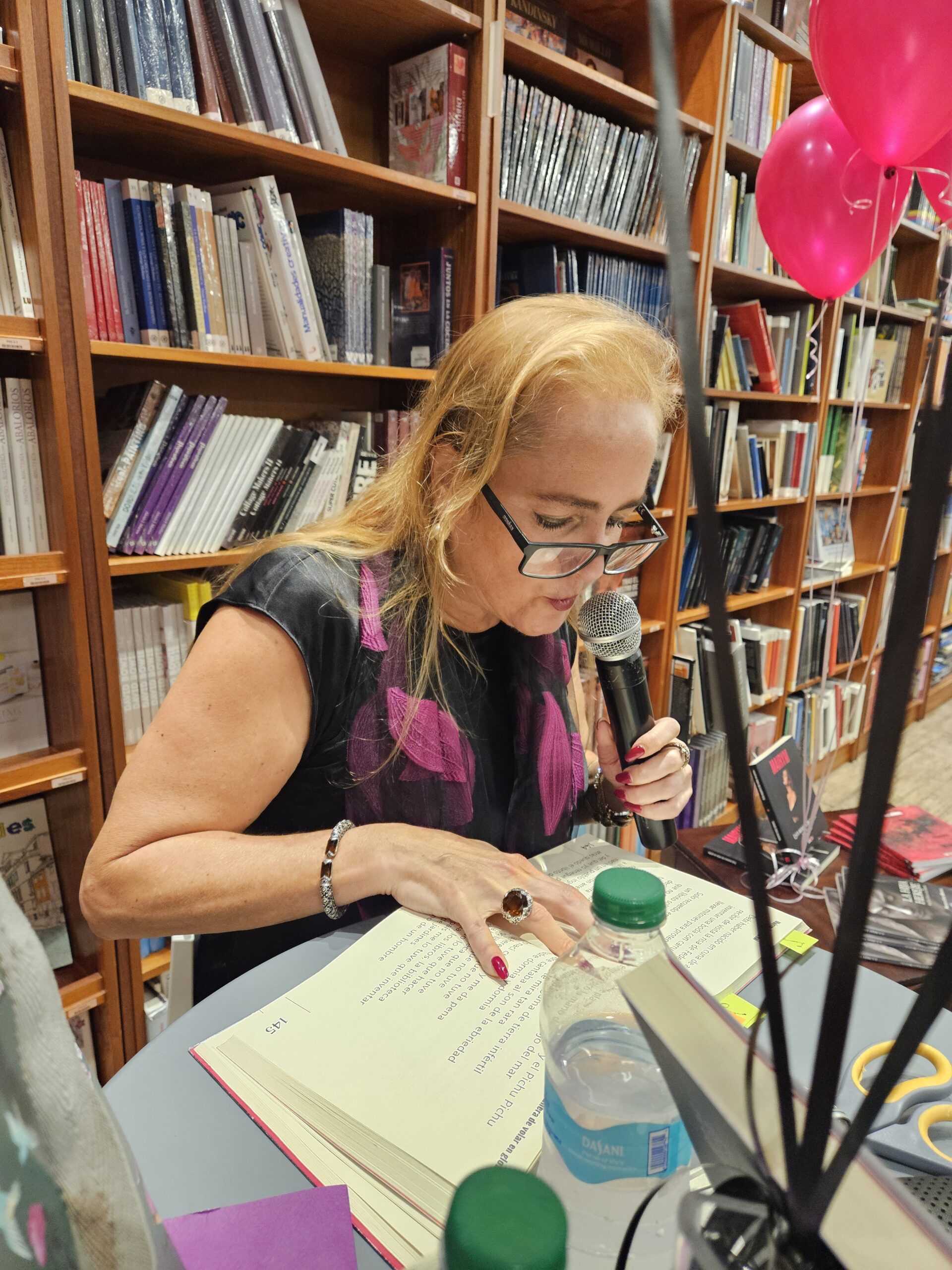 PRESENTACIÓN LIBRO MAIRYM CRUZ BERNAL EN LIBRERÍA CASA NORBERTO ...
